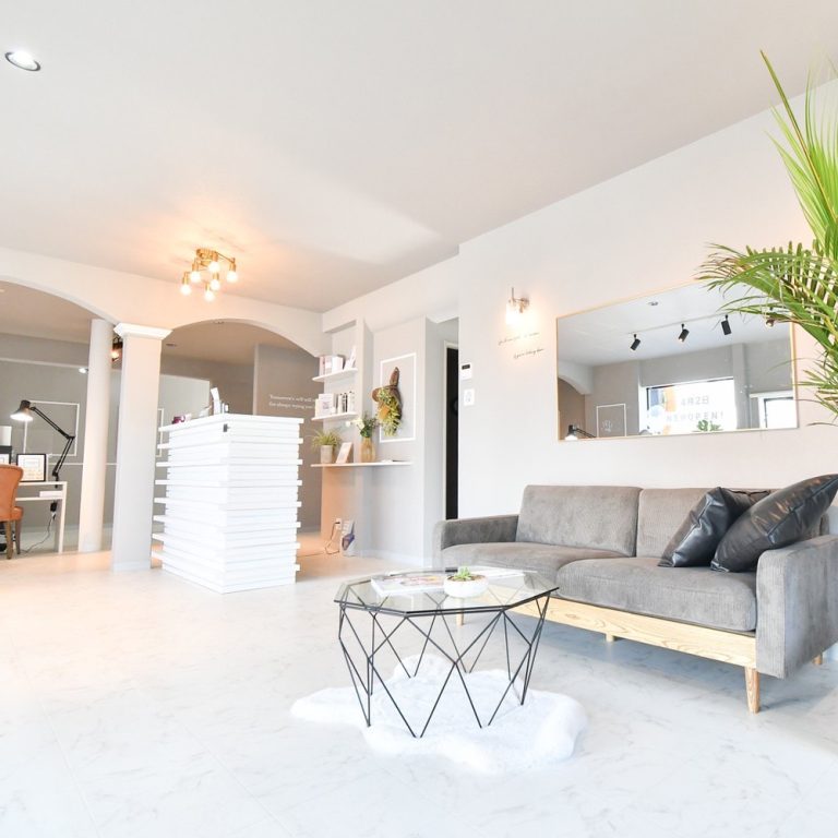 Candybaseがお届けするサービス | ネイル＆マツエクサロンとジェラート | Candybase株式会社